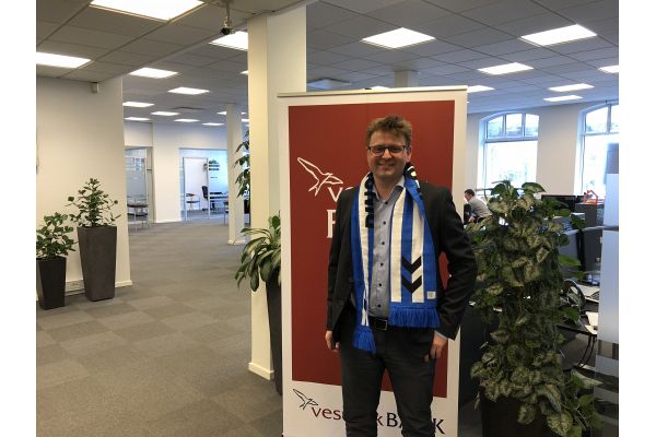 Ringkøbing IF og Vestjysk Bank fortsætter samarbejdet Ringkøbing IF og Vestjysk Bank fortsætter samarbejdet